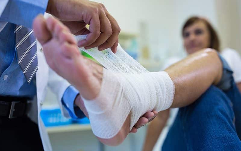 Como curar feridas nos pés do diabético – Produtos e tratamentos ...